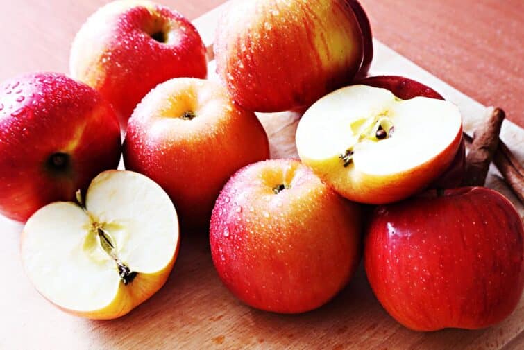 What Does a Braeburn Apple Taste Like? - Flavorful Home