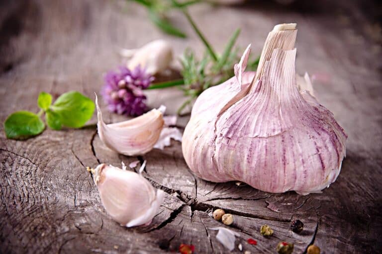 What Is A Clove Of Garlic? - Flavorful Home