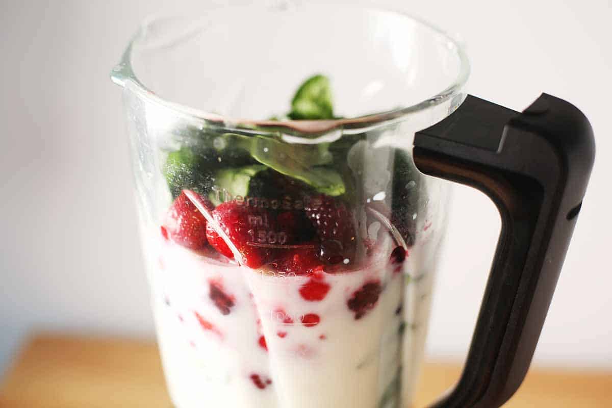 Best Smoothie Ingredients (Guide and Tips) - Flavorful Home
